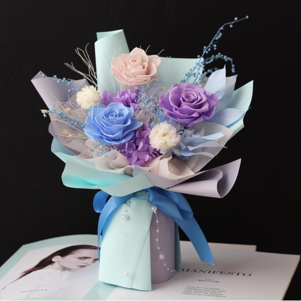 Boxed Bloom Bouquet (3Roses) | Do It Special and Sweet